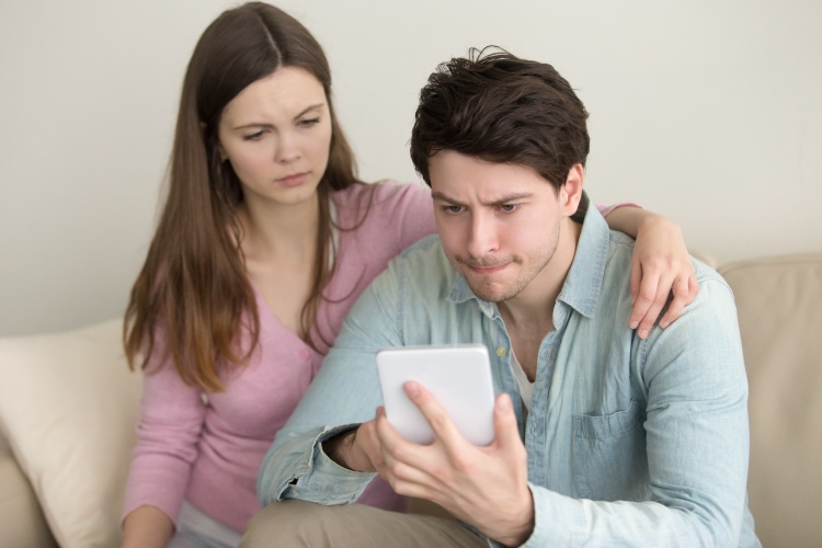 Crece el cibercontrol de pareja en jóvenes
